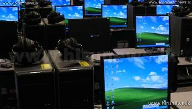 සිසුන් 4ක් පරිගණක විද්‍යාගාරයට රිංගලා - Hiru News - Srilanka's Number ...