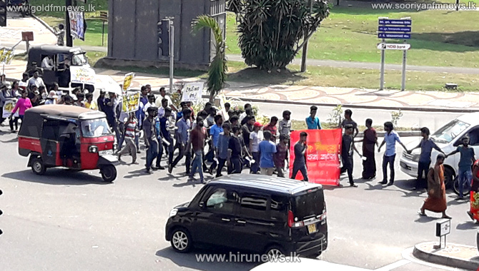 Protest causes traffic congestion in Town Hall - Gold FM News ...
