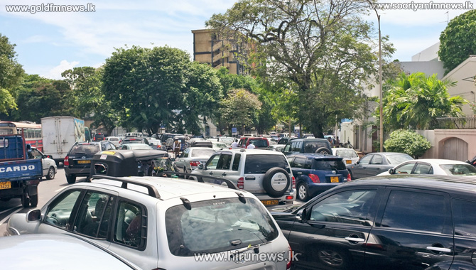 HEAVY TRAFFIC ON COLOMBO MATTAKULIYA ROAD - Hiru News - Srilanka's ...
