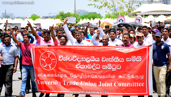 University Non academic staff calls off strike - Gold FM News ...