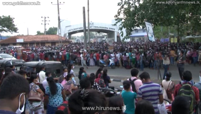 Thousands flock at Katunayake- Biyagama Free Trade Zones to return home ...