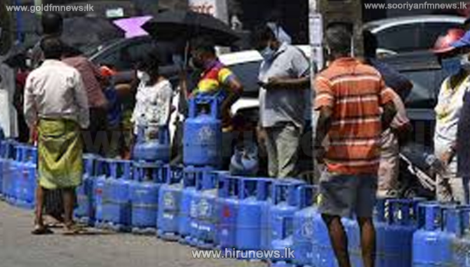 Long queues despite fuel increase - Hiru News - Srilanka's Number One News Portal, Most visited ...