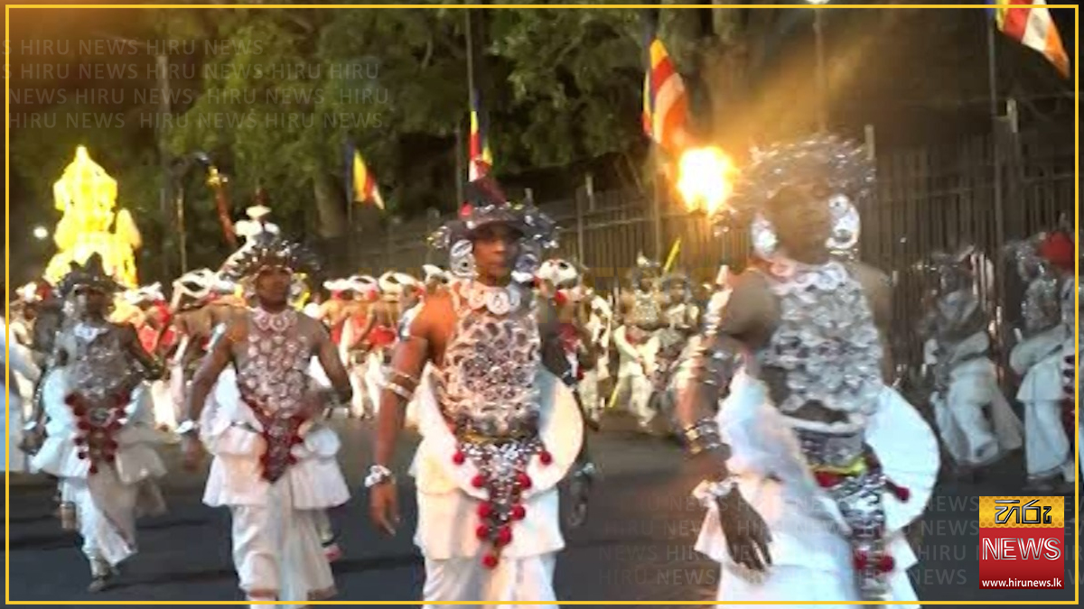 FINAL RANDOLI PROCESSION TO PARADE THE STREETS OF KANDY TONIGHT - Gold ...