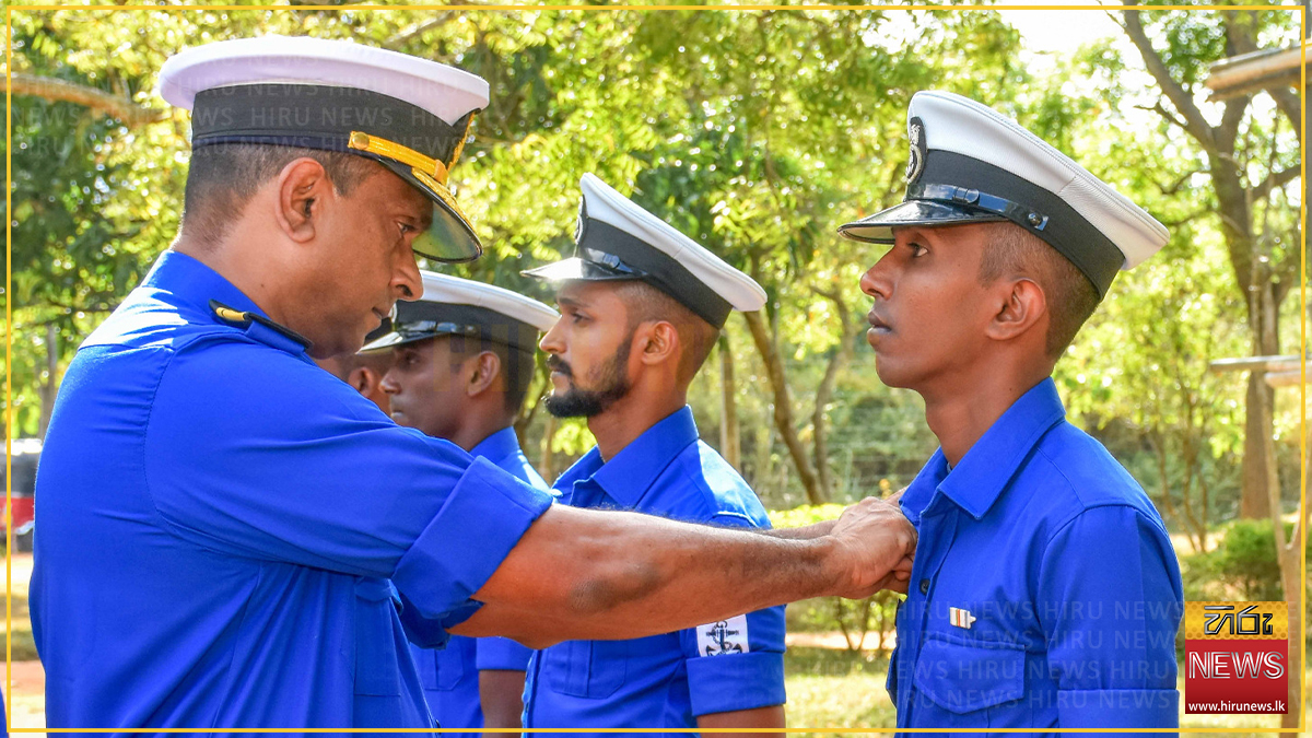 SRI LANKA NAVY AWARDS BADGES AND CERTIFICATES TO EOD COURSE GRADUATES ...