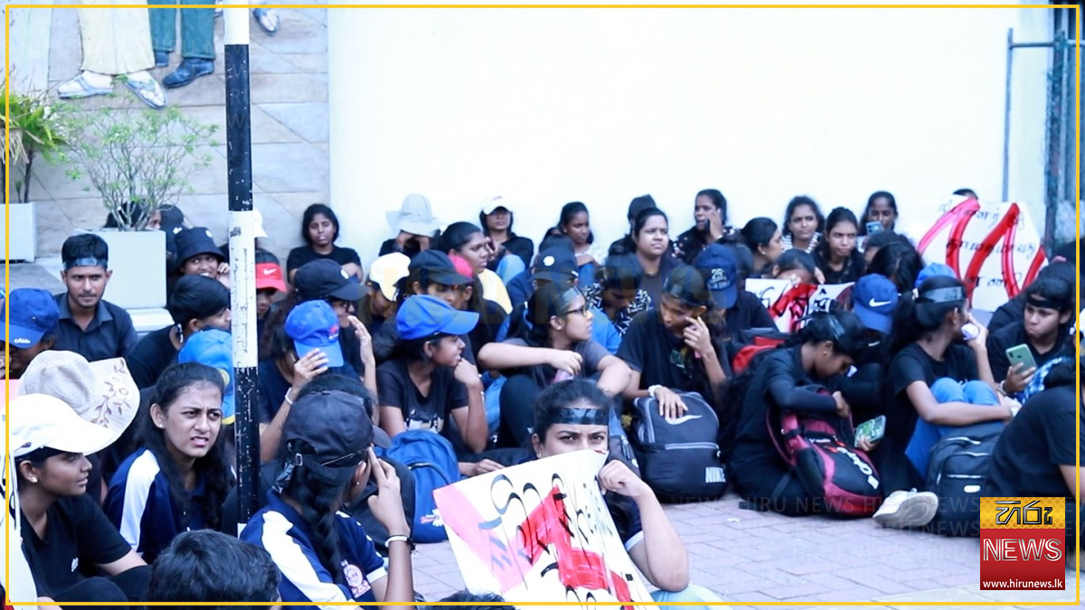 Wickramarachchi University students protest over delayed committee ...