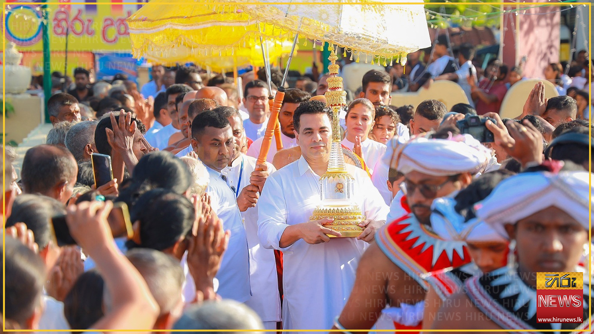 Hiru Uththama Dhathu Wandana begins at historical Mahiyangana Raja Maha ...